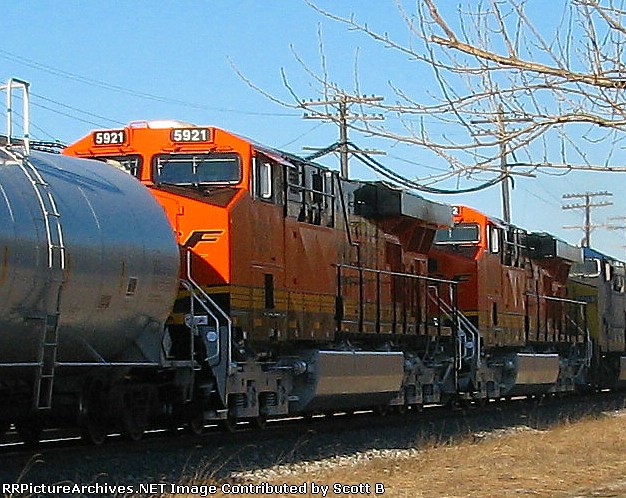 new BNSF power 5921 5922 heads west